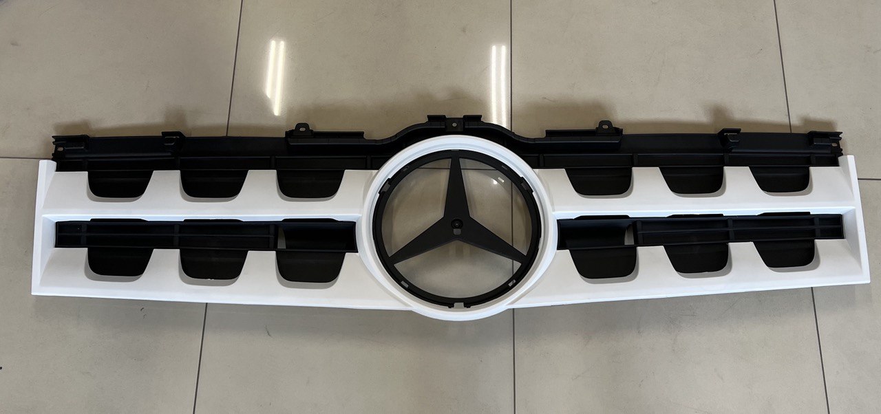 Решетка радиатора с белой накладкой MB AROCS 9607500418, CMB675001 по ...